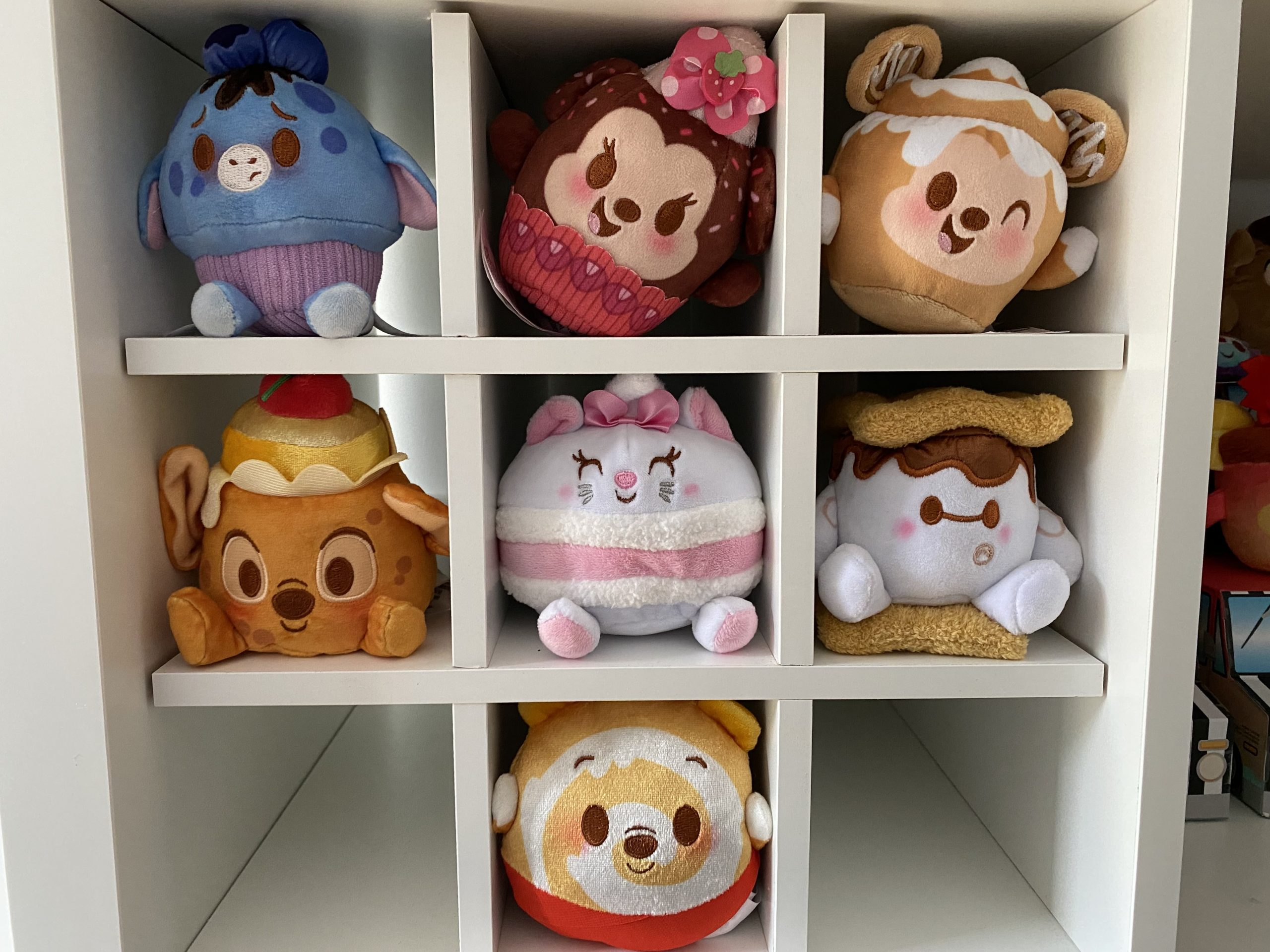 Disney Munchlings: a collection of adorable colorful plush toys.